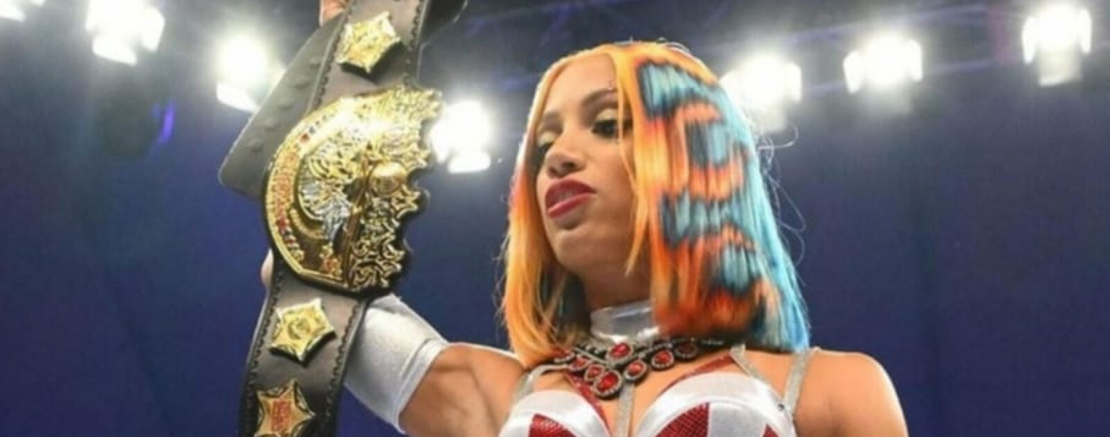 La ex-WWE Sasha Banks hace su debut en NJPW | VIIVO Sports